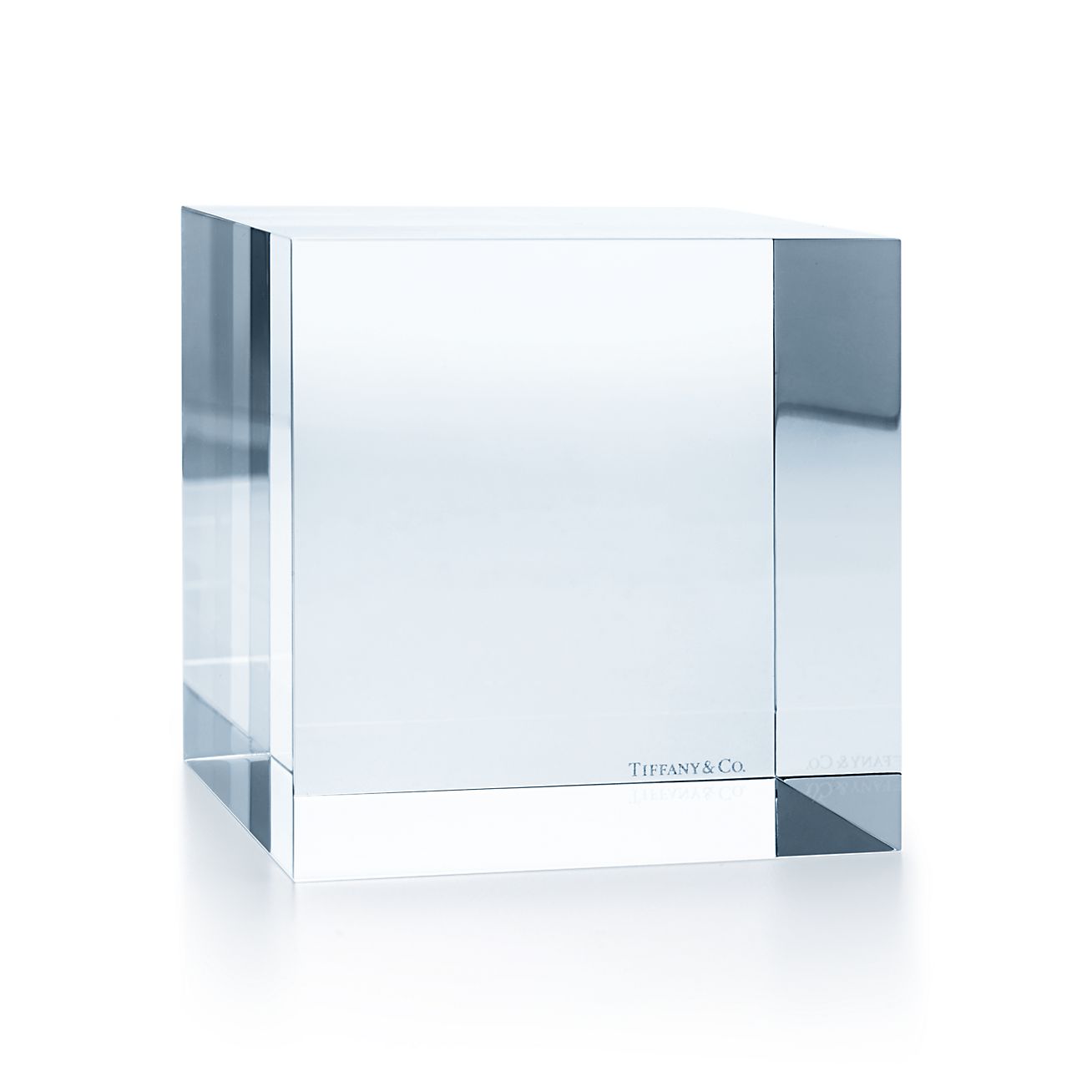 Cube paperweight in glass, large. | Tiffany & Co. US