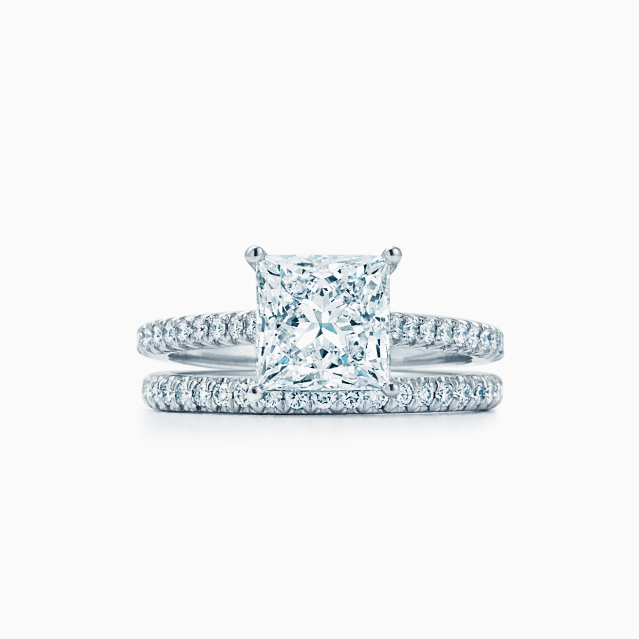 Anillo Tiffany Novo® en corte princesa, argolla de pavé de diamantes en ...
