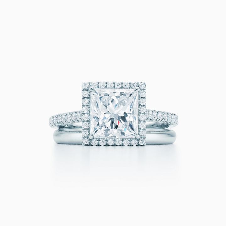 Anillo Tiffany Soleste con aureola en corte princesa, argolla de diam ...